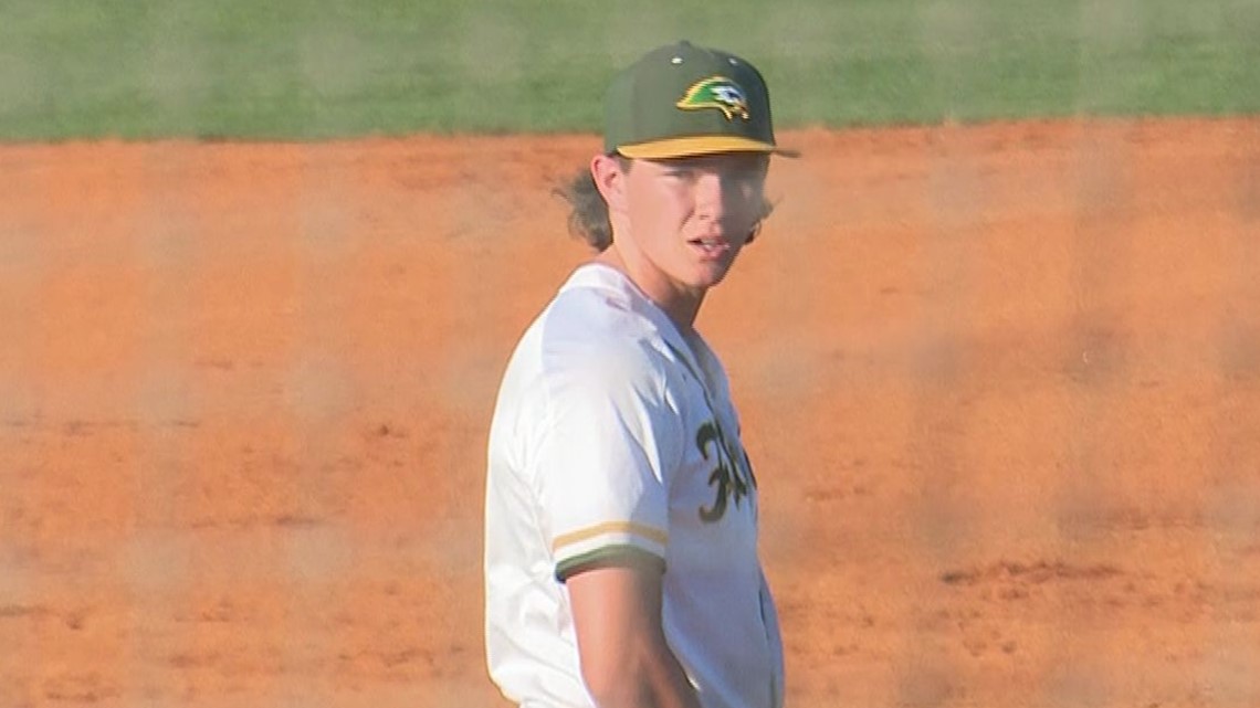Ben Lippen forces Game 3 with a 9-3 win over Laurence Manning | wltx.com