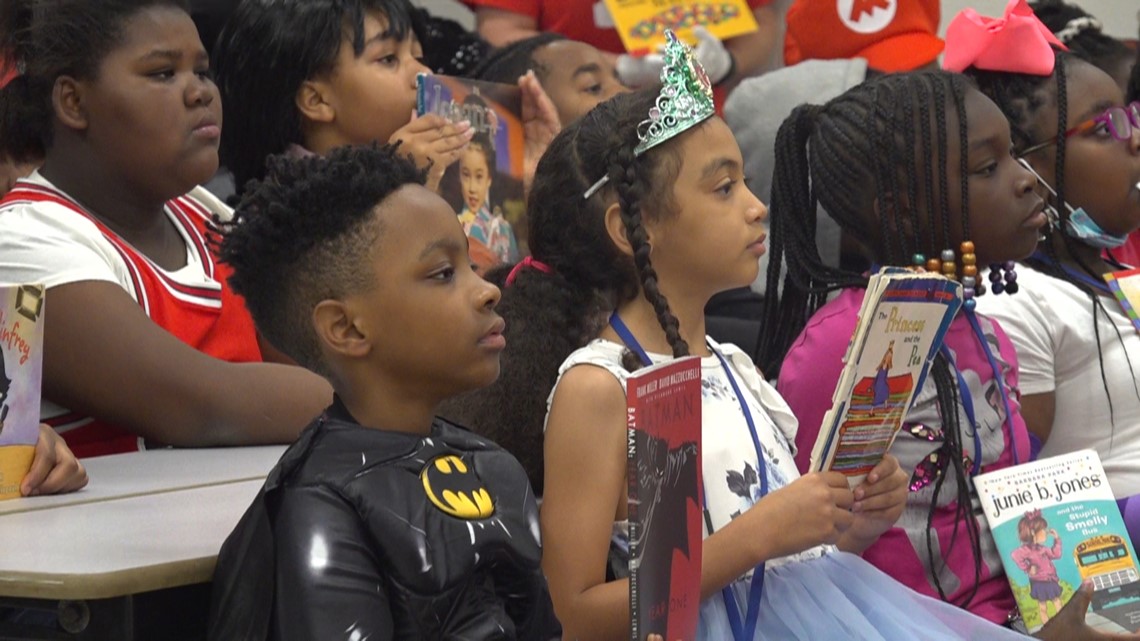 Lemira Literacy Parade aims to make reading fun for students | wltx.com