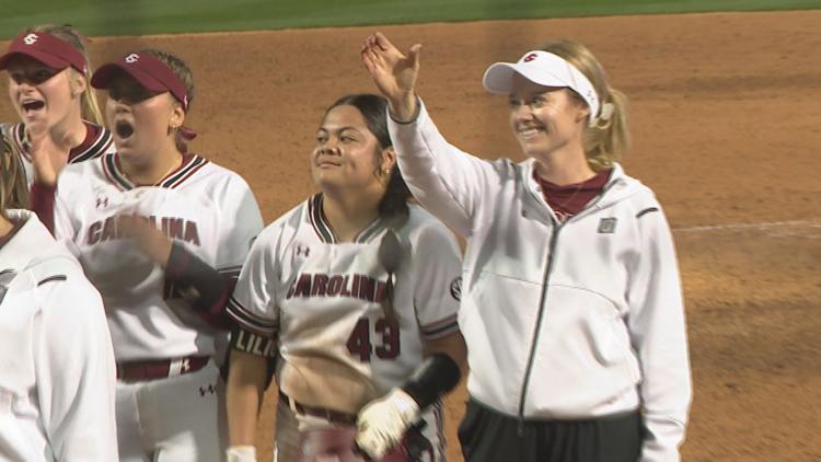 Ashley Chastain Woodard wins debut as South Carolina softball stuns ...