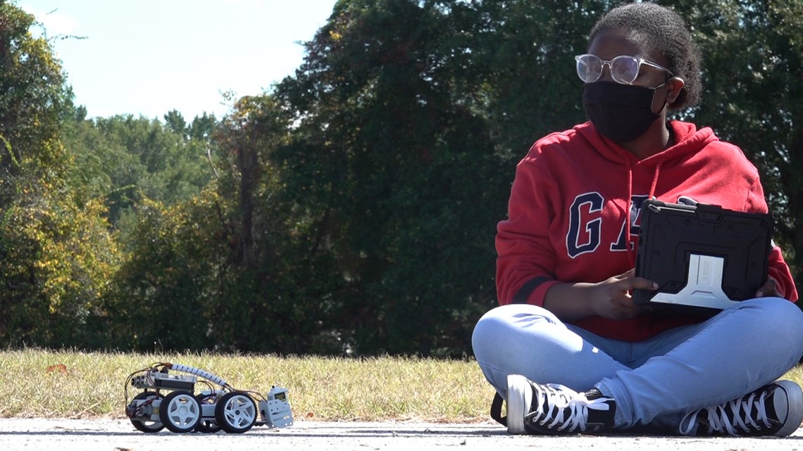 Students learning about STEM with Betabox drones, robotics | wltx.com