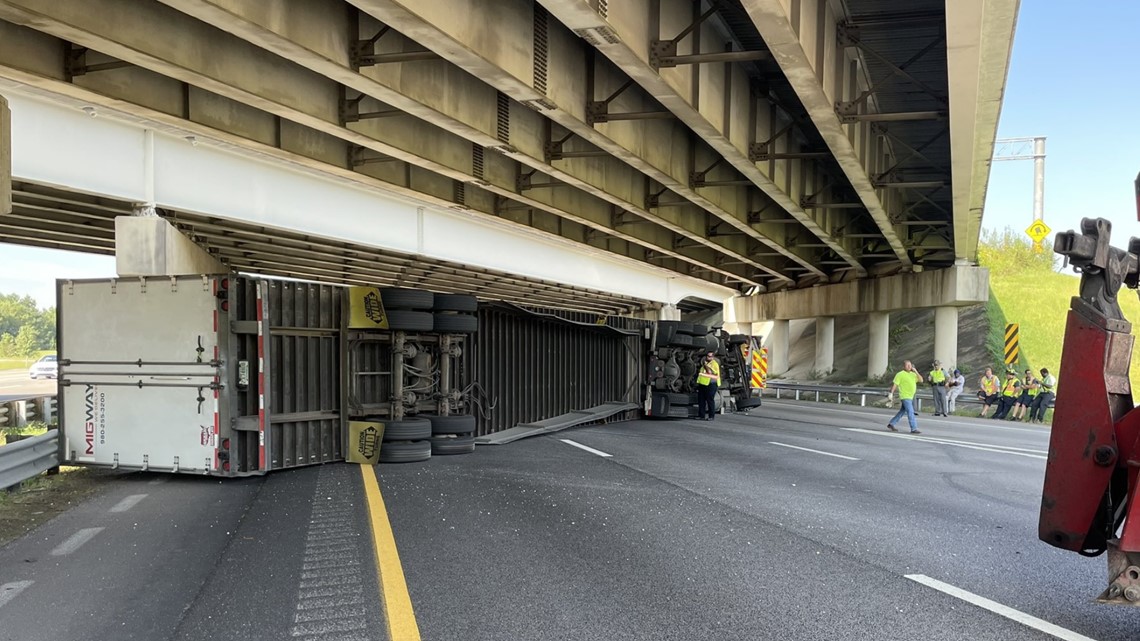 Interstate 77 blocked near Shop Road in Columbia | wltx.com