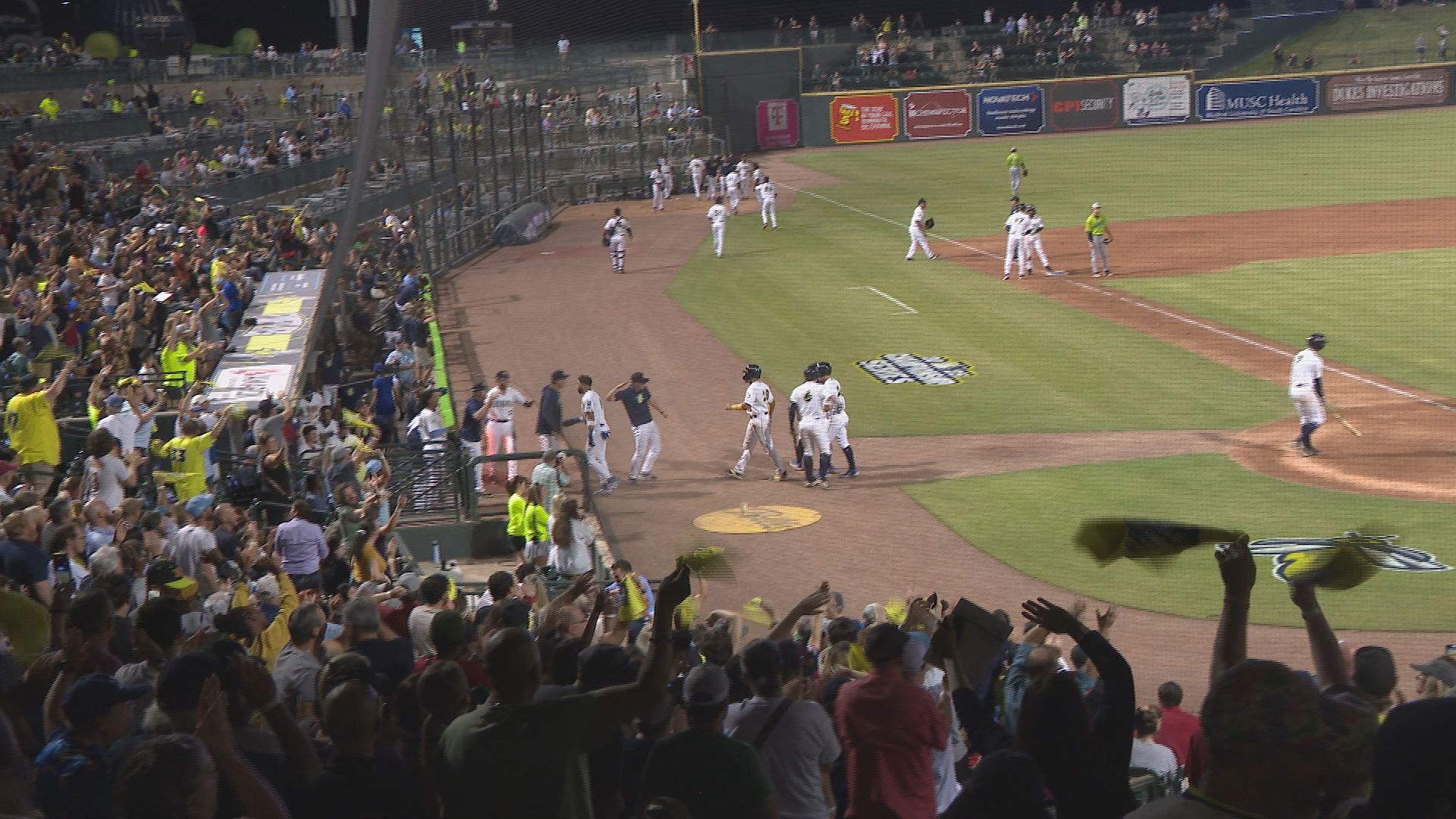 The Columbia Fireflies defeat Lynchburg 15-10 to force a deciding game ...