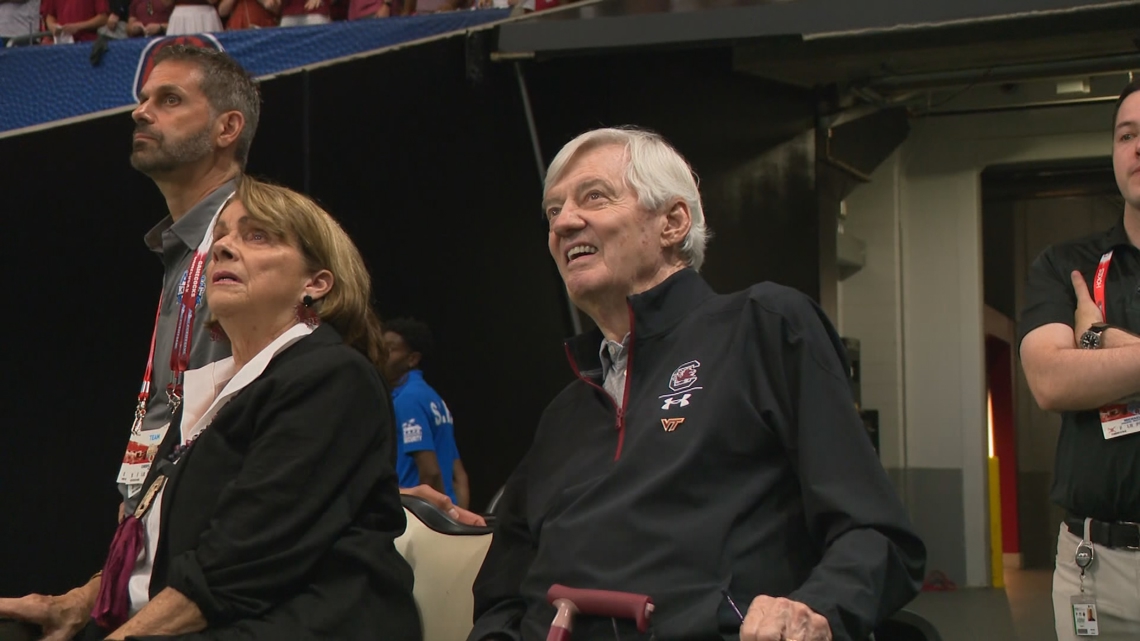 Frank Beamer supports son Shane in South Carolina win | wltx.com
