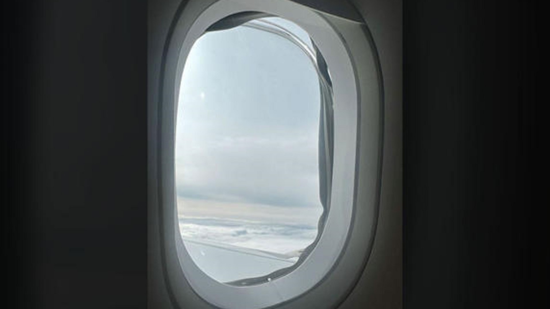 Passenger saw plane was missing window while in the air | wltx.com