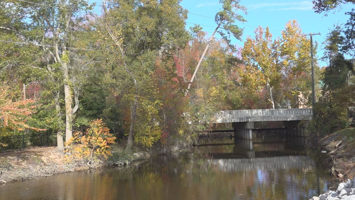 Repairs along Gills Creek aim to curb erosion, prevent flooding | wltx.com