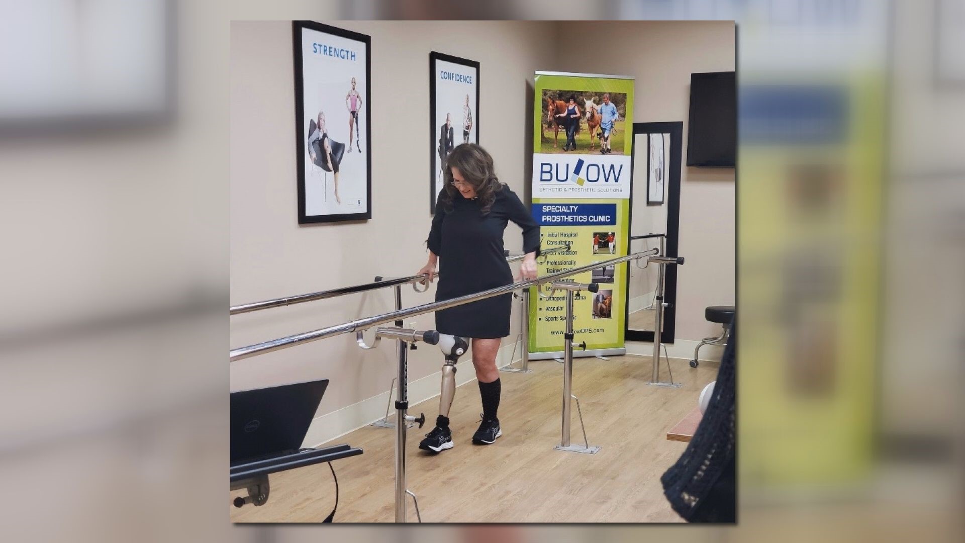 Dawn Staley helps woman who lost leg walk across court | wltx.com
