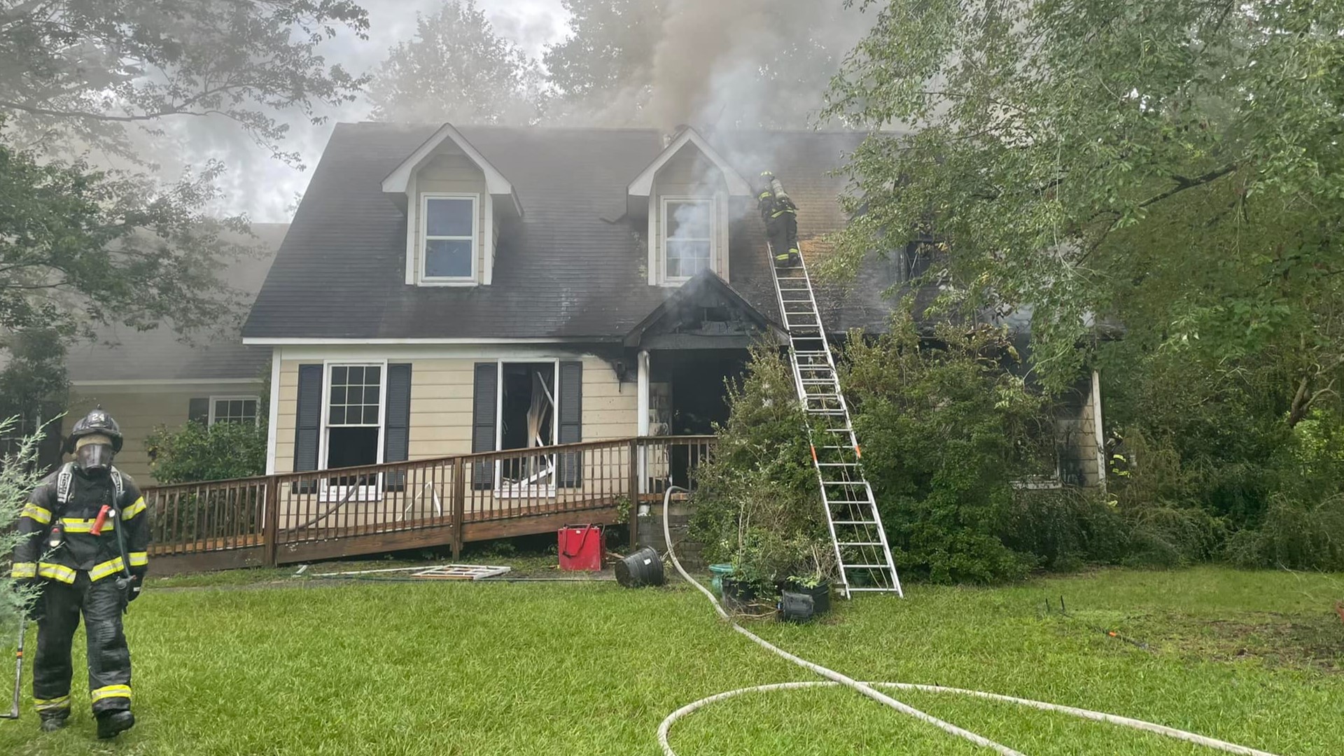 Columbia fire on Knightbridge Road injures 2 in Richland County | wltx.com