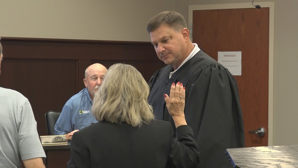 Vicky Shealy sworn in as new Chapin council member | wltx.com
