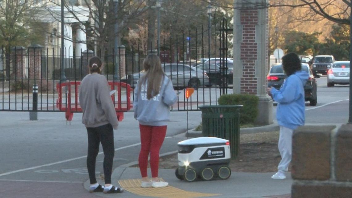 USC delivery robots | wltx.com