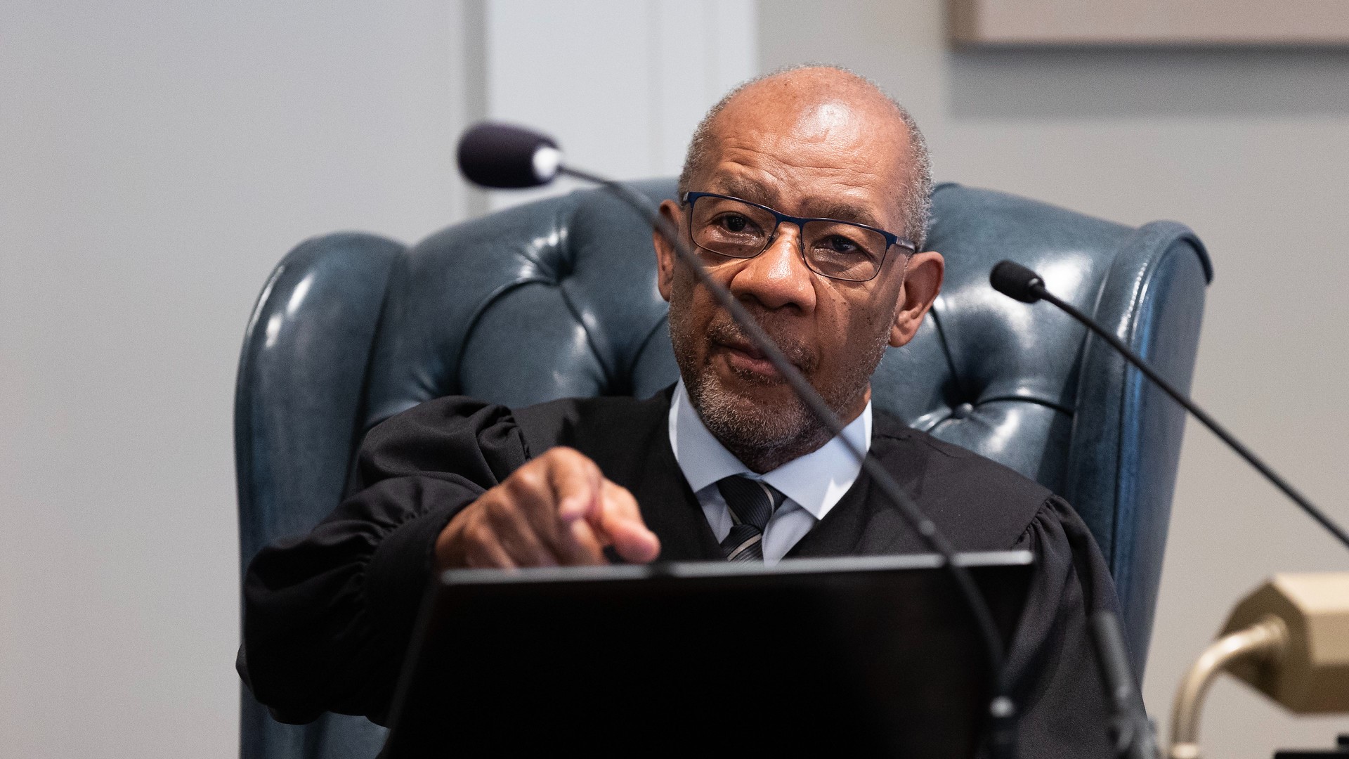 Housekeeper never saw Alex Murdaugh's clothes after murders | wltx.com