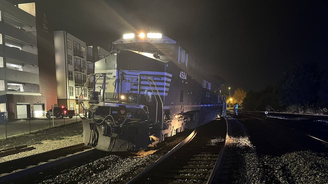 Train goes off track closing section of Lincoln St. in Columbia | wltx.com