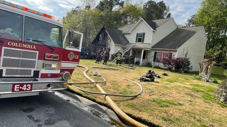 Vehicle fire spreads to home in Irmo | wltx.com