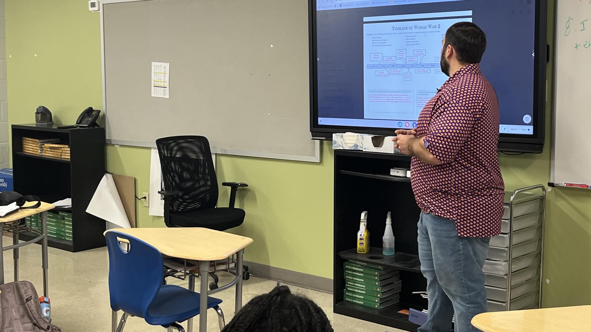 Meet News19 Teacher of the Week Isaac Barber | wltx.com