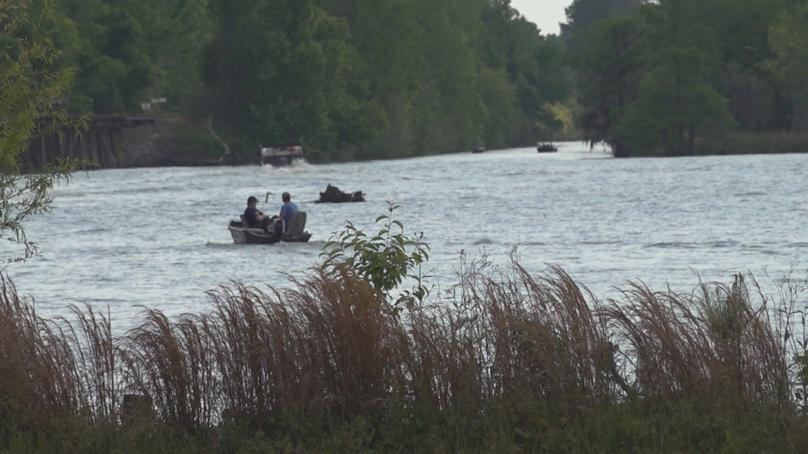 Father dies trying to rescue children in Santee River | wltx.com