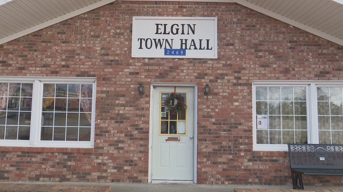 Water leak, flooding close Elgin Town Hall on Monday | wltx.com