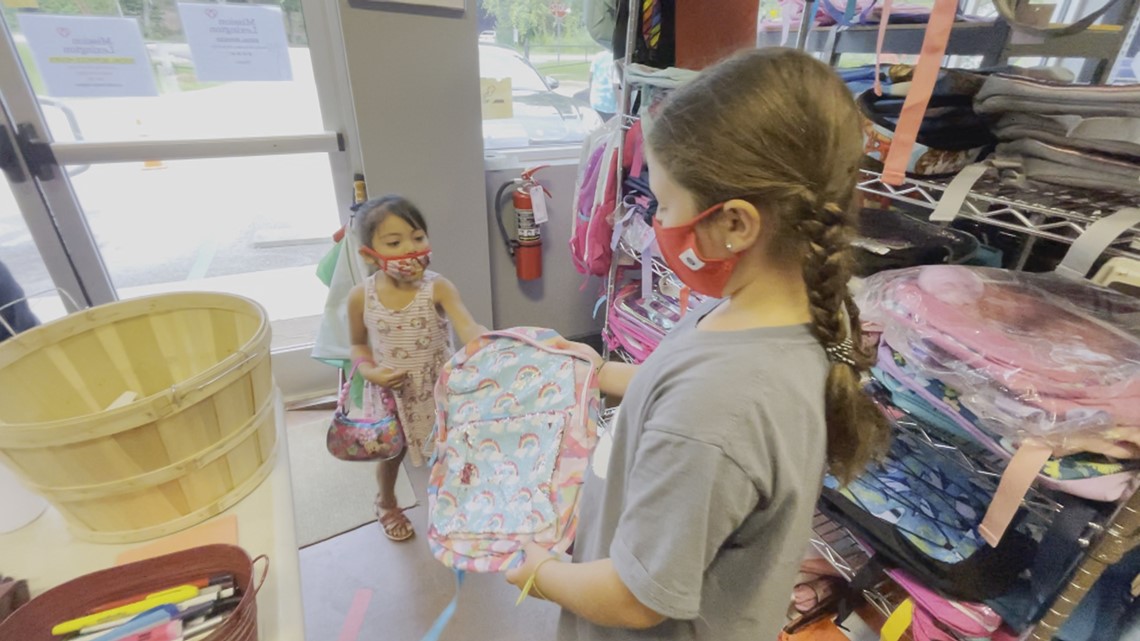 Mission Lexington gives free schools supplies to families | wltx.com