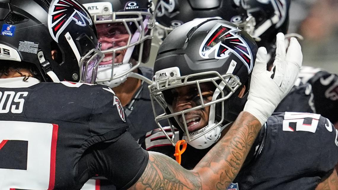 Alford's red-zone pick saves Falcons' 19-17 win over Saints, giving NFC ...