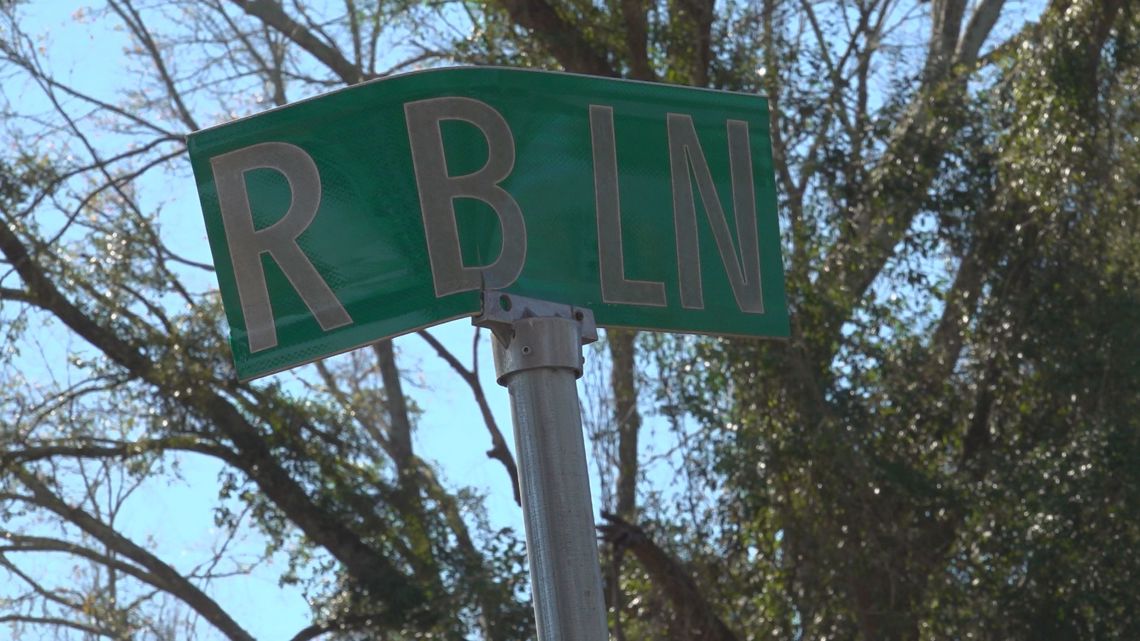 Stolen road signs raise safety concerns in Lee County | wltx.com