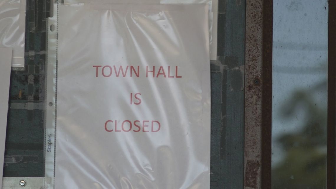 Ridge Spring mayor faces town hall, police vacancies after mass ...