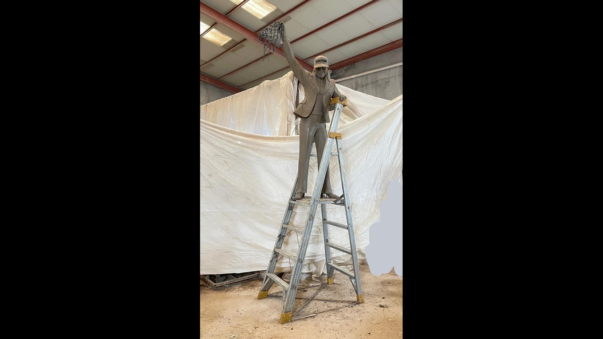 Images of Dawn Staley bronze statue released | wltx.com