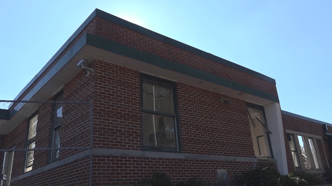 George I. Pair to give out free bricks as keepsakes | wltx.com