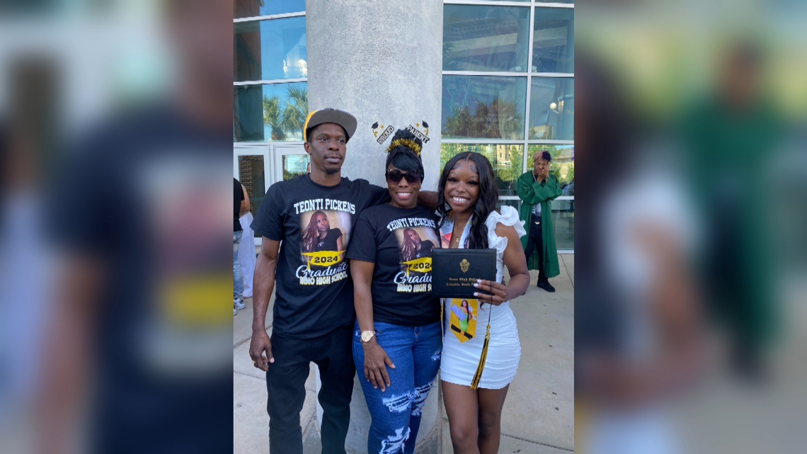 'We love you. Please return' | Family searching for missing 34-year-old ...