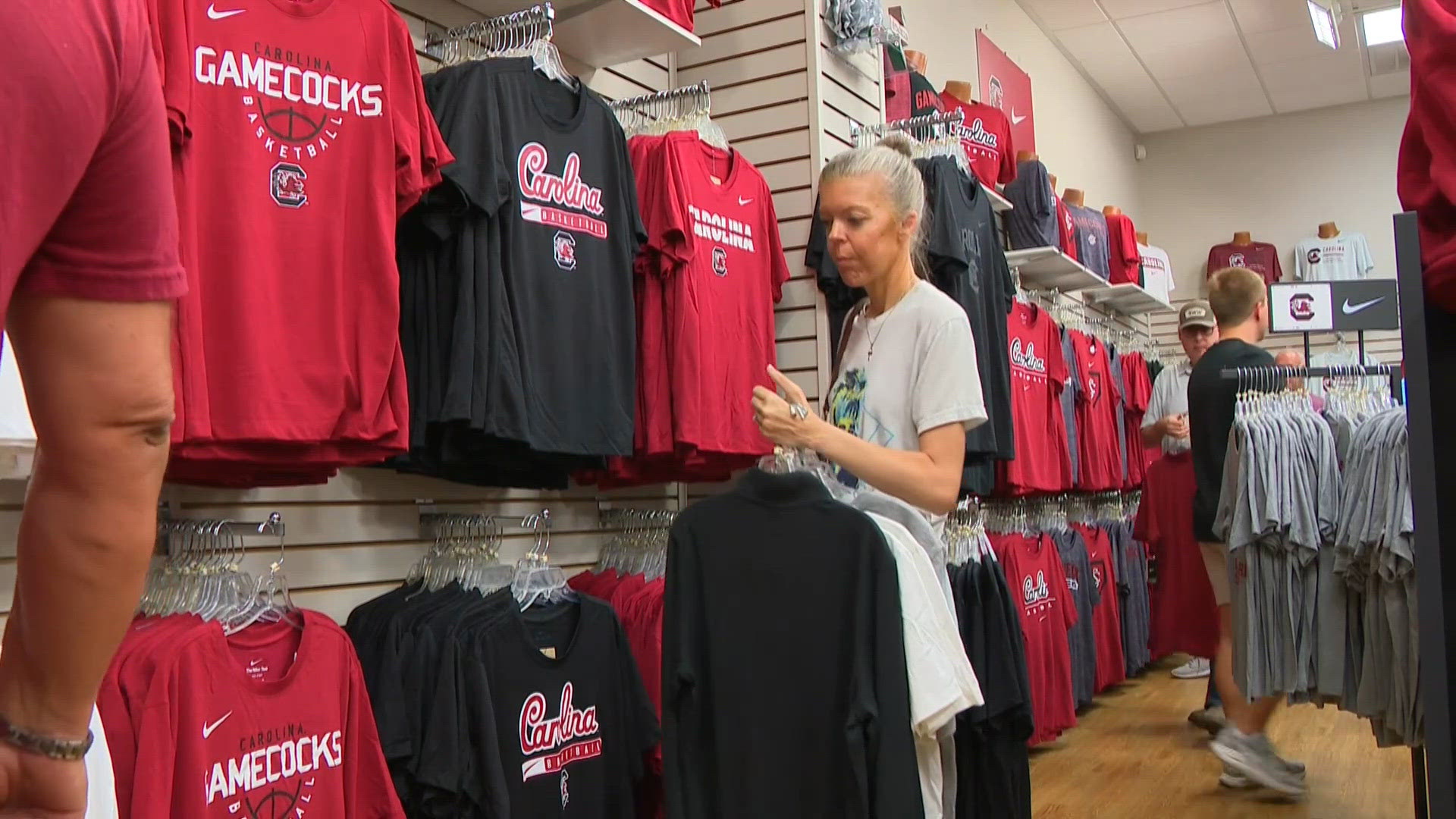 Nike era officially begins at South Carolina as fans snap up new ...