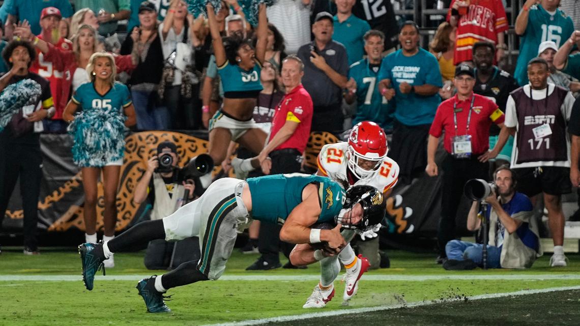 Trevor Lawrence's wild run lifts the Jaguars to a 31-28 win over ...