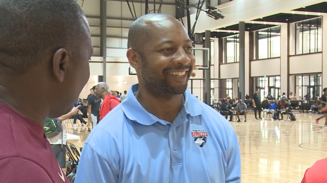 Ed Scott embraces the expectations at A.C. Flora | wltx.com
