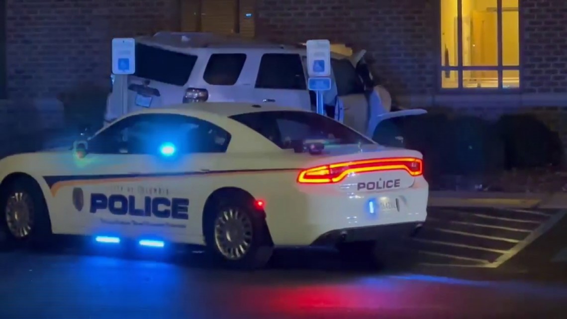 Columbia chase ends with vehicle crashing into LRADAC building | wltx.com