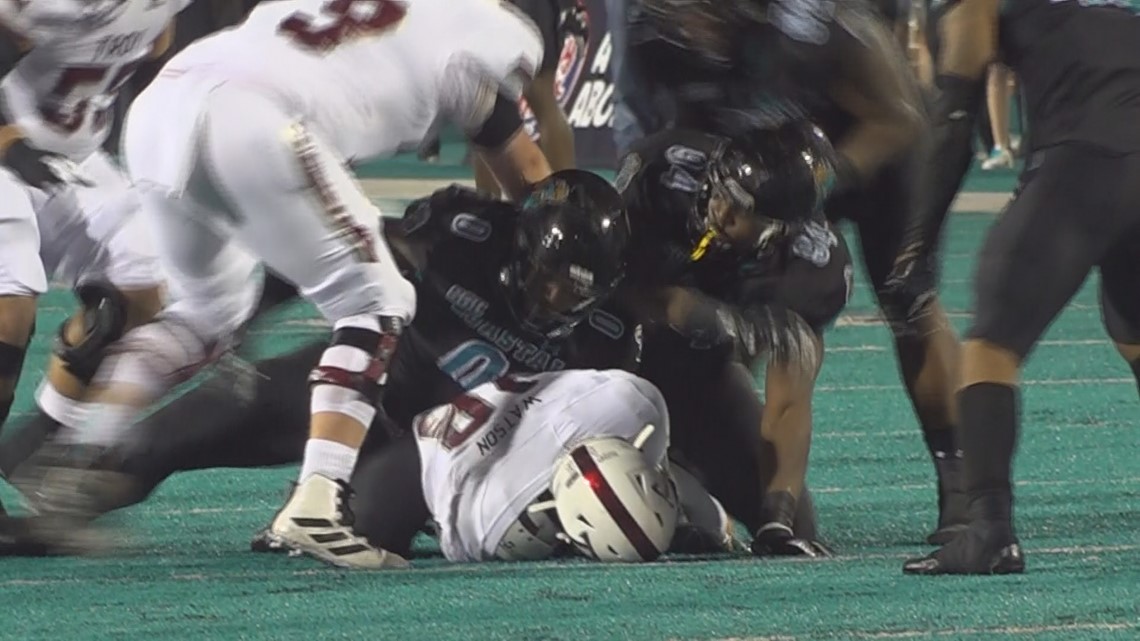 Coastal Carolina defensive end named a Freshman All-American | wltx.com