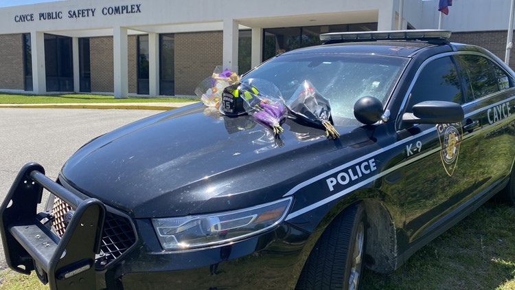 Memorial for Officer Roy Barr of Cayce put outside department | wltx.com