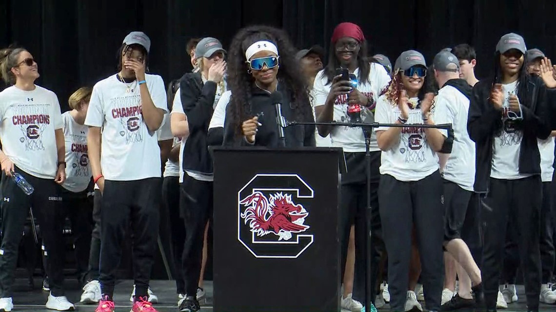 South Carolina Gamecocks return to Columbia with heroes welcome | wltx.com
