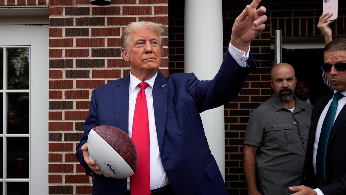 Donald Trump to attend South Carolina-Clemson football game | wltx.com