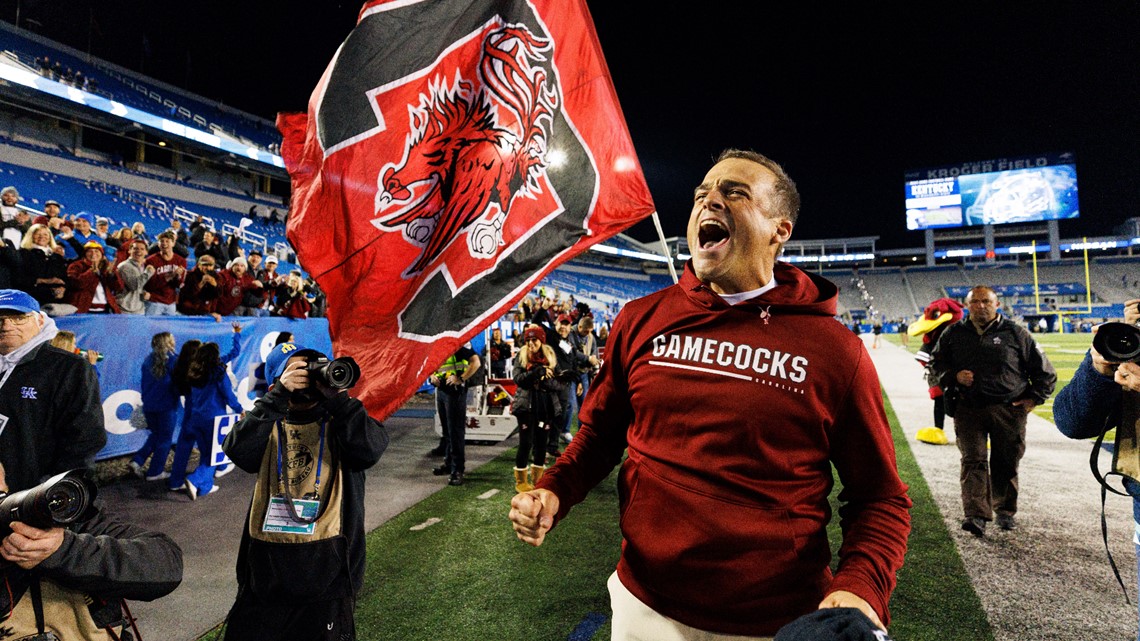 Shane Beamer gets back at Mike Stoops with win | wltx.com
