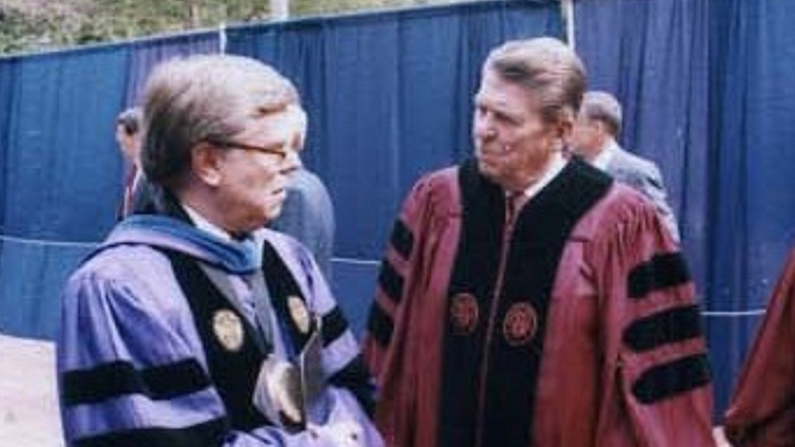 James B Holderman, former UofSC president, dies at 85 | wltx.com