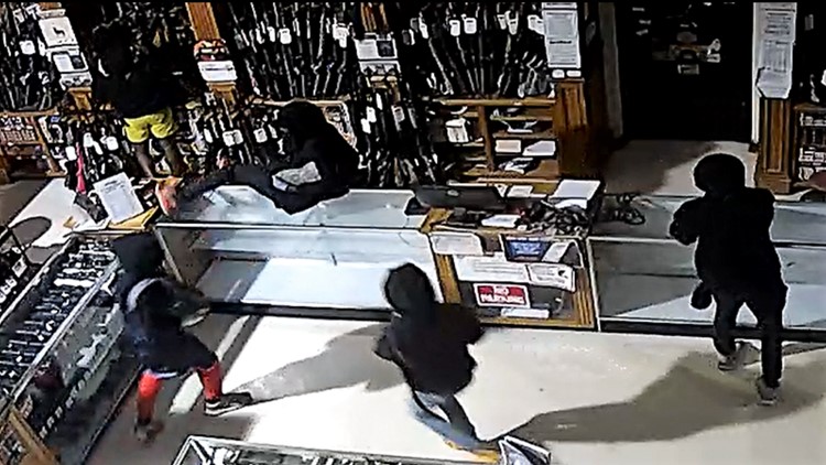 More than 20 long guns stolen from Simpson’s Hardware in Sumter | wltx.com