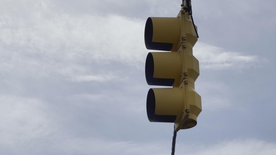 Lexington installs equipment for adaptive traffic signal project | wltx.com