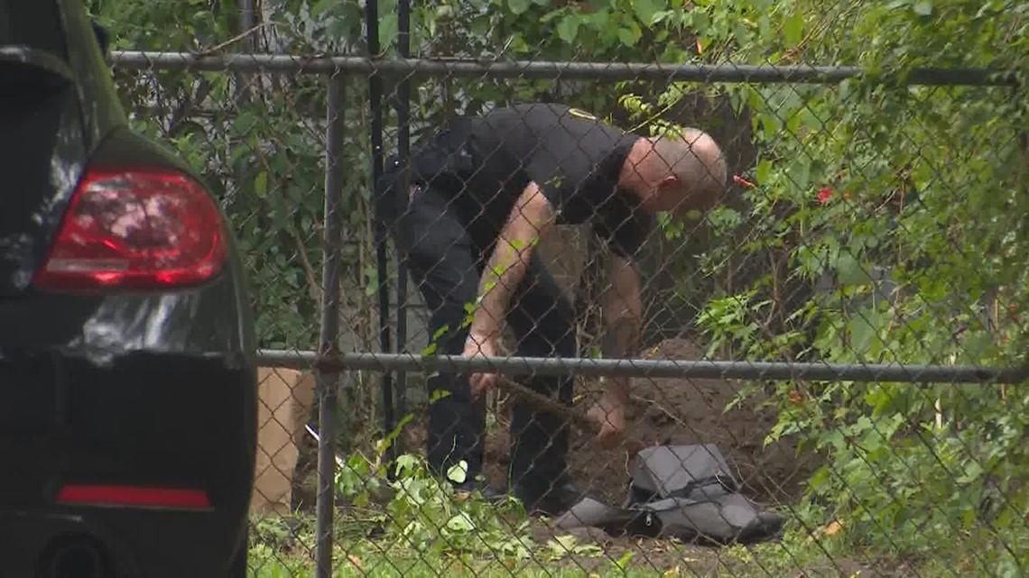 Police digging in backyard in downtown Columbia home | wltx.com