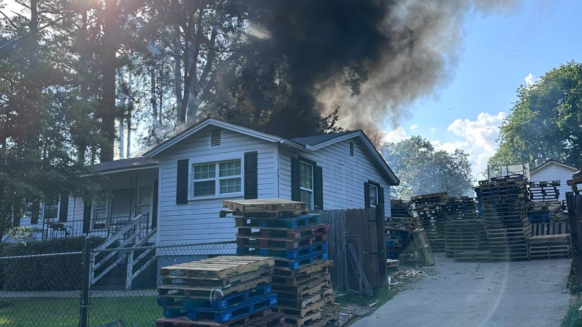 Three displaced after duplex fire in Columbia | wltx.com