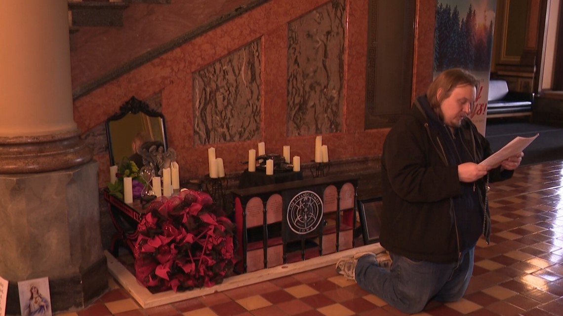 Iowa Satanic Temple display vandalized | wltx.com