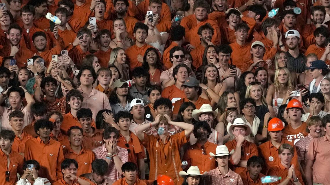 Texas fans throw water bottles at Georgia game | No one punished | wltx.com